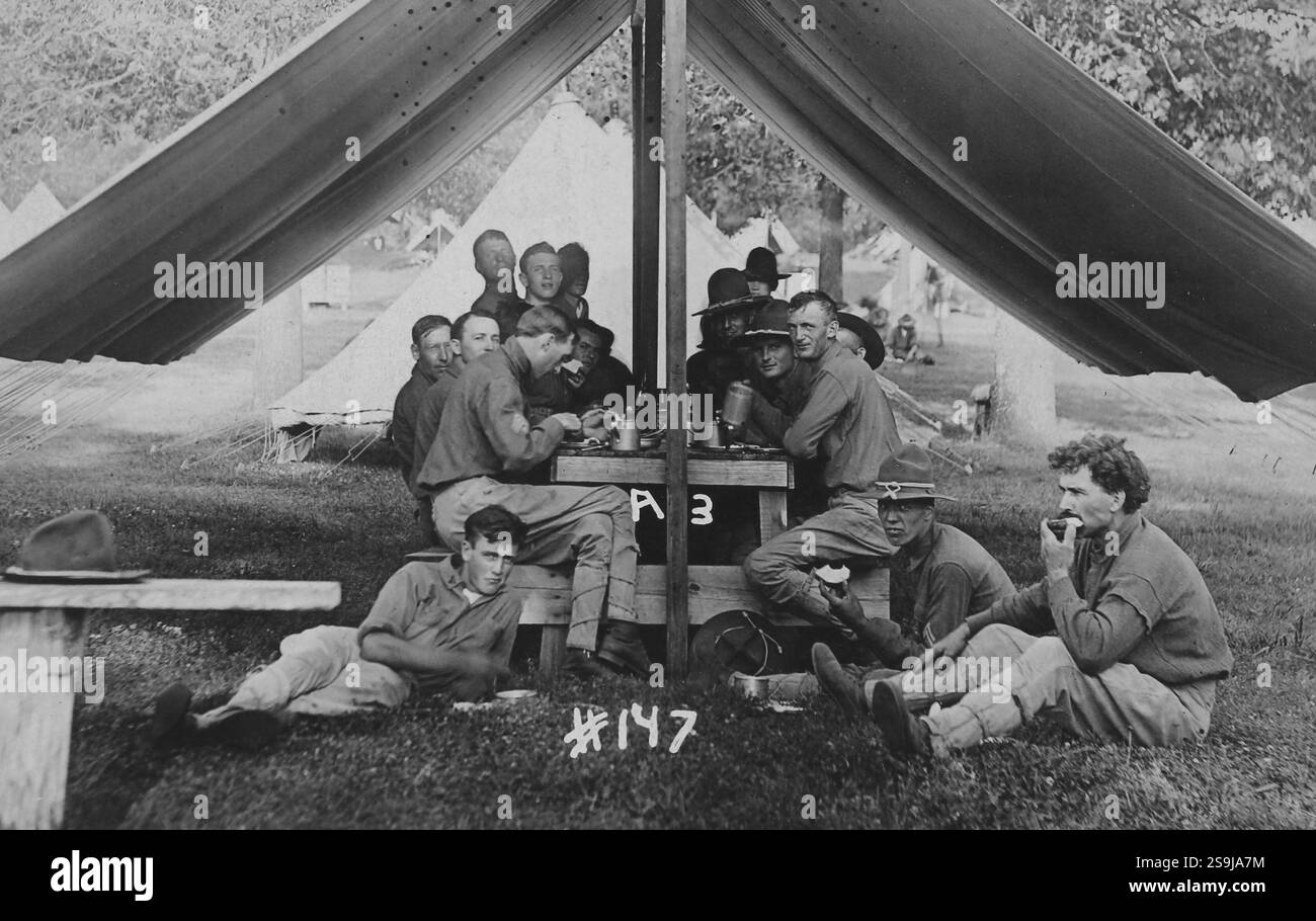 Soldiers great Black and White Stock Photos & Images - Alamy
