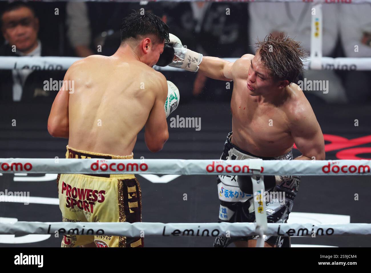 (L to R) Shoki Sakai, Jin Sasaki (JPN), JANUARY 24, 2025 - Boxing : OPBF & WBO Asia Pacific ...