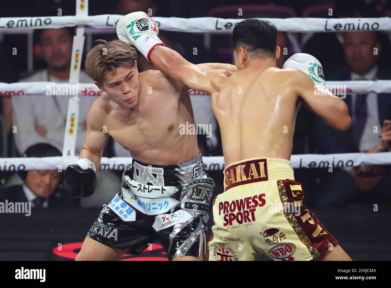 (L to R) Jin Sasaki, Shoki Sakai (JPN), JANUARY 24, 2025 - Boxing : OPBF & WBO Asia Pacific ...