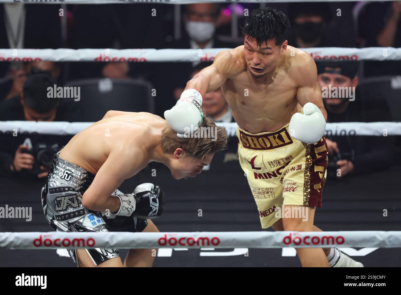 (L to R) Jin Sasaki, Shoki Sakai (JPN), JANUARY 24, 2025 - Boxing : OPBF & WBO Asia Pacific ...