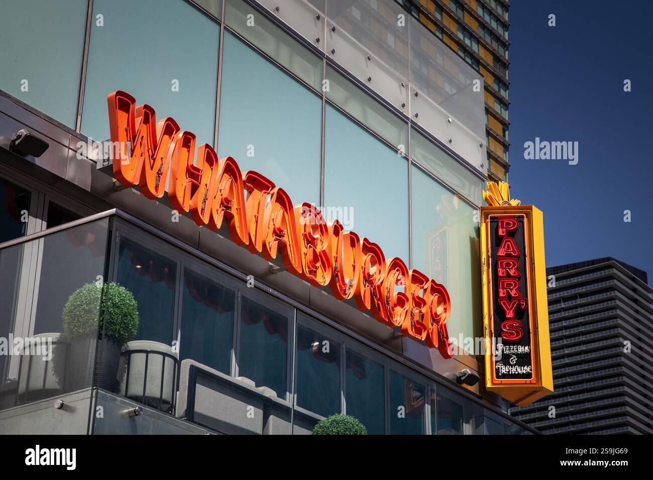 LAS VEGAS - AUGUST 18, 2024: Neon-lit Whataburger and Parry’s Pizzeria ...