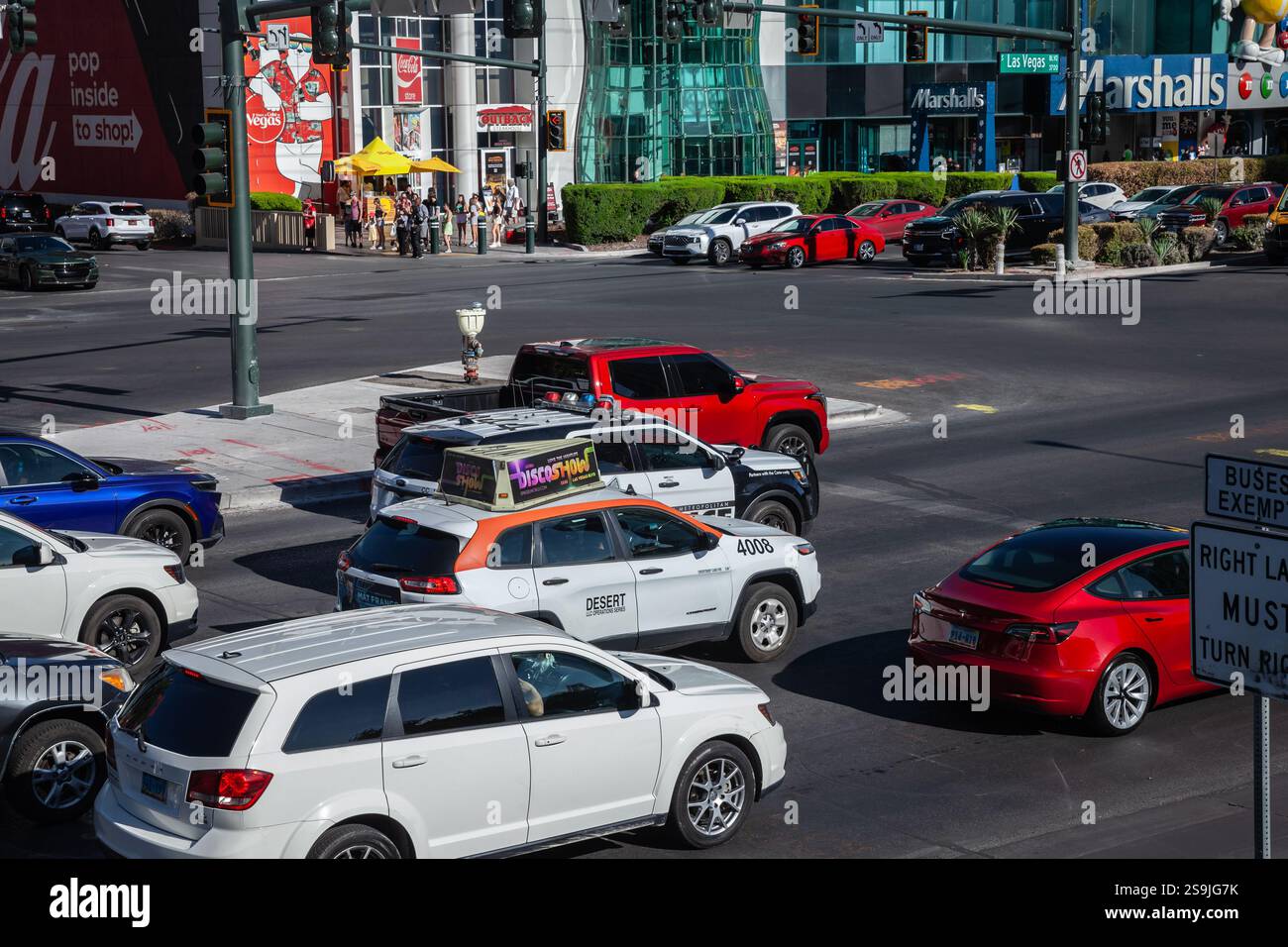 Taxis cars navigate busy city hi-res stock photography and images - Alamy