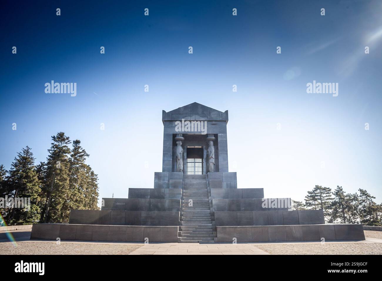 monument to the unknown hero of Avala, called spomenik neznanog junaka ...