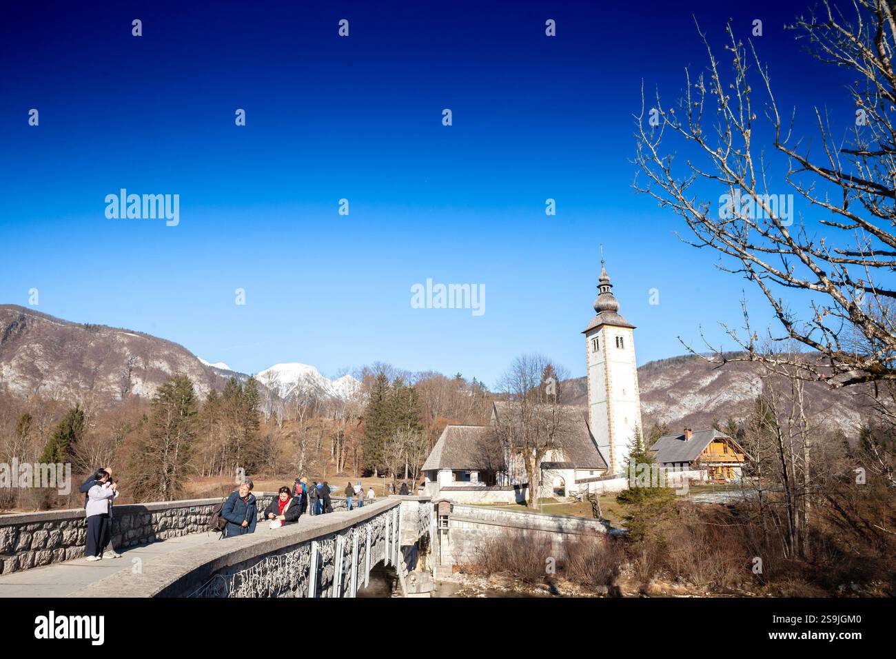 RIBCEV LAZ, SLOVENIA - DECEMBER 26, 2024: Stone bridge and Church of ...