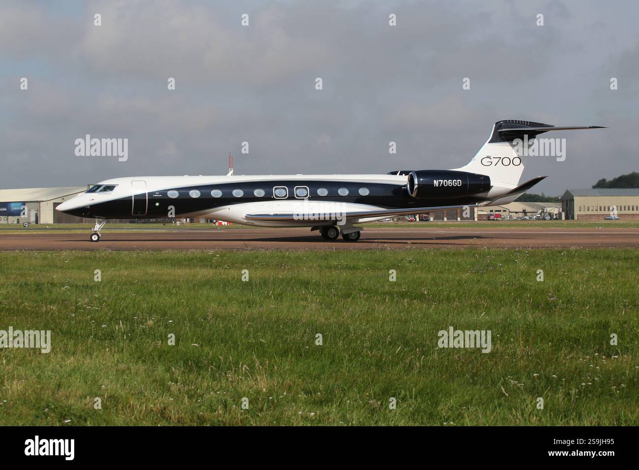 N706D, a Gulfstream G700 operated by Gulfstream Aerospace, arriving at ...