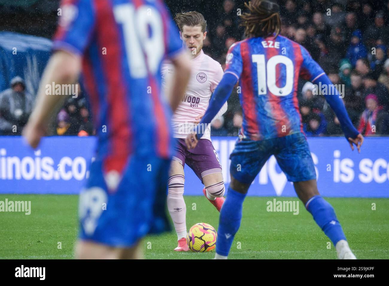 London, England, January 27 2025: Mathias Jensen (8 Brentford) in ...