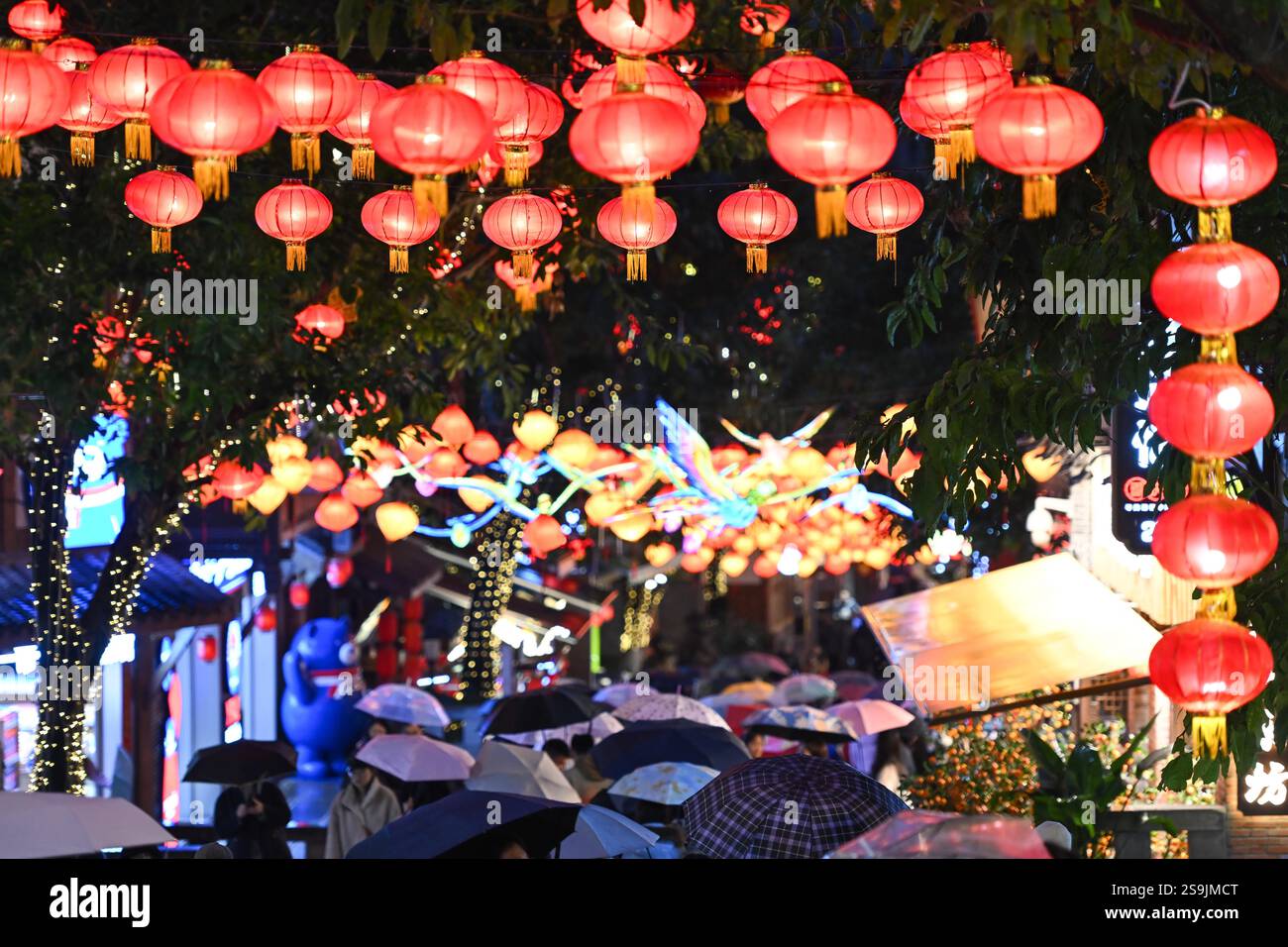 **CHINESE MAINLAND, HONG KONG, MACAU AND TAIWAN OUT** Tourists enjoy ...