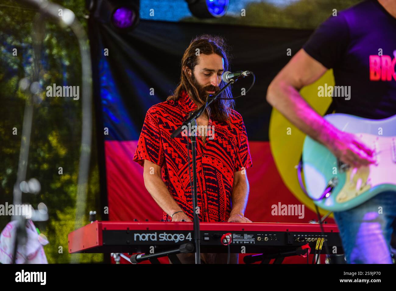 Aboriginal burning australia hi-res stock photography and images - Alamy