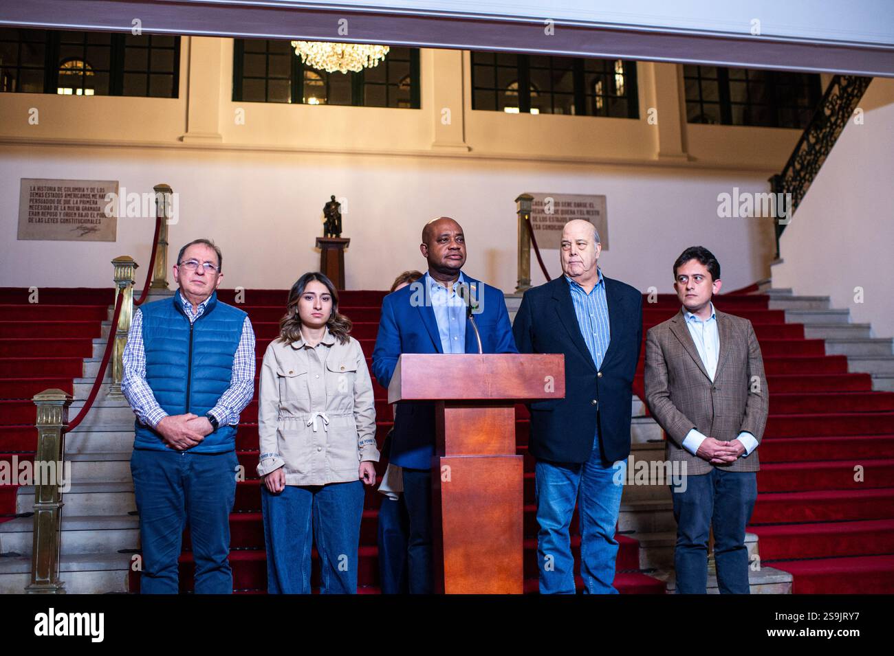 Colombian foreign relations minister Luis Gilberto Murillo (C ...