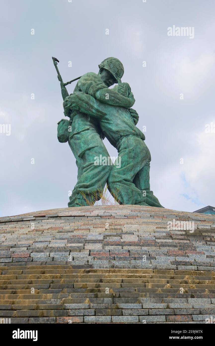 Detail of the statue of embracing soldiers on top of the dome. At the ...