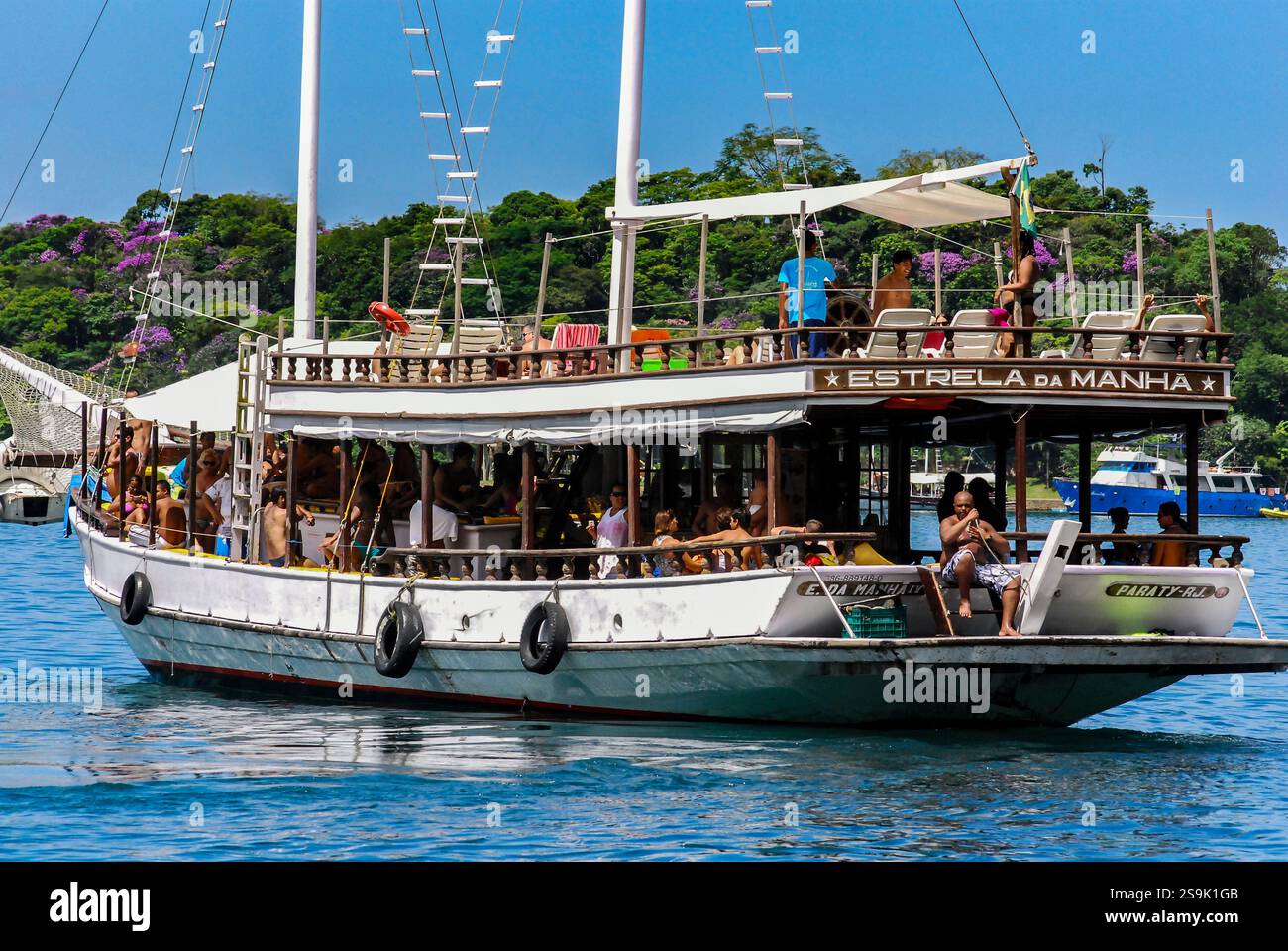 Boat trip along the green coast of Rio de Janeiro, Brazil Stock Photo ...