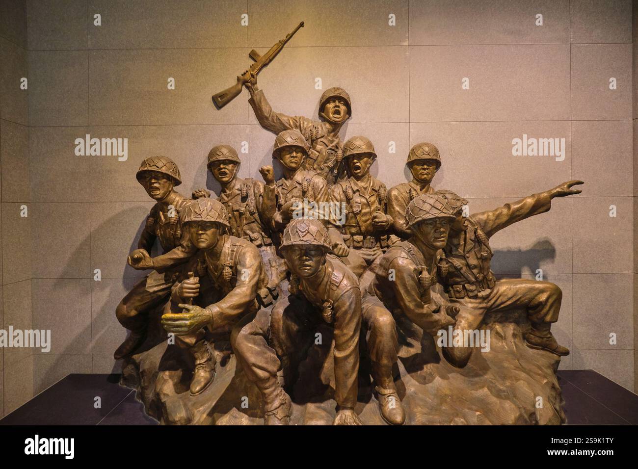 A bronze statue, sculpture, honoring the soldiers at the Songaksan ...