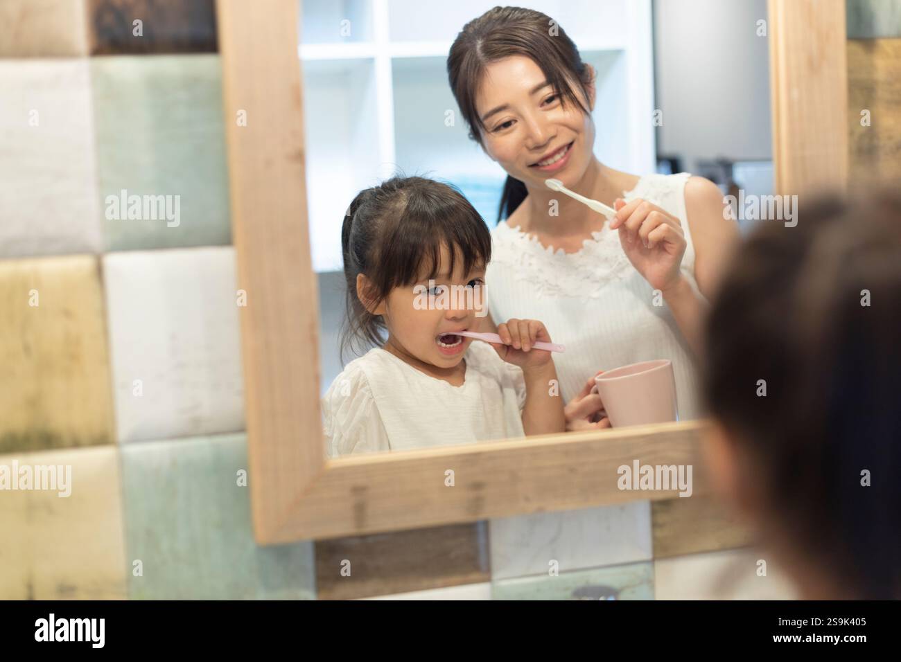 Parent and child brushing teeth Stock Photo - Alamy