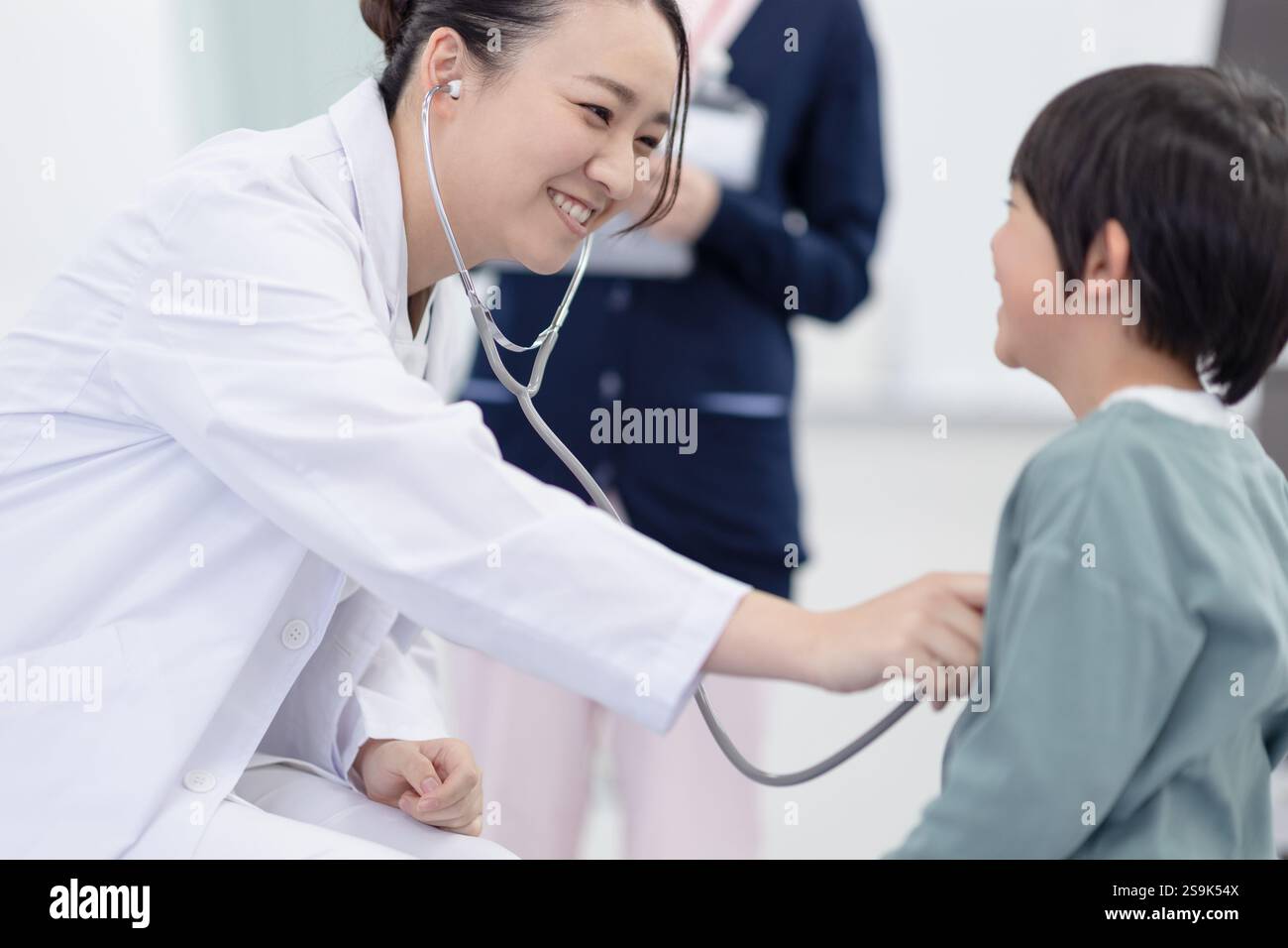 Doctor and patient boy Stock Photo - Alamy