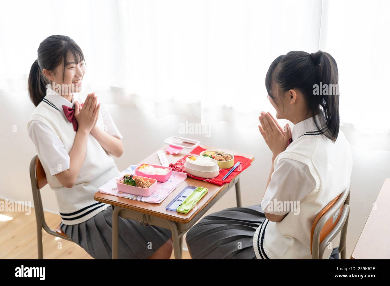Secondary school student eating lunch Stock Photo - Alamy