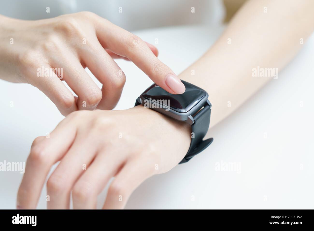 Woman wearing smartwatch Stock Photo - Alamy