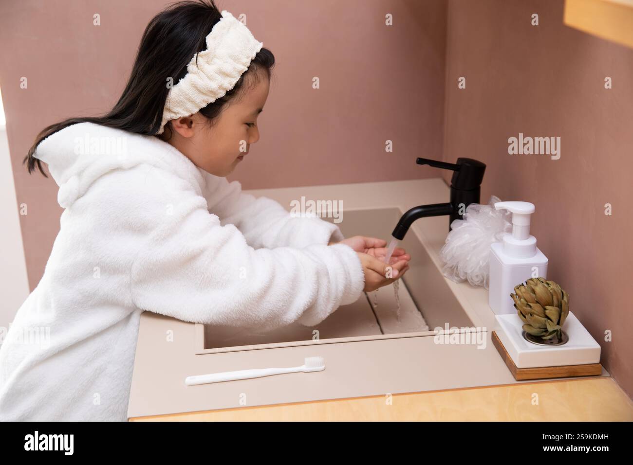 Child washing face on washbasin/face wash Stock Photo - Alamy