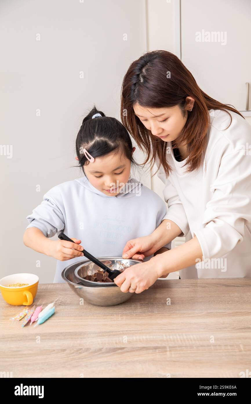 Parents and children making sweets Stock Photo - Alamy