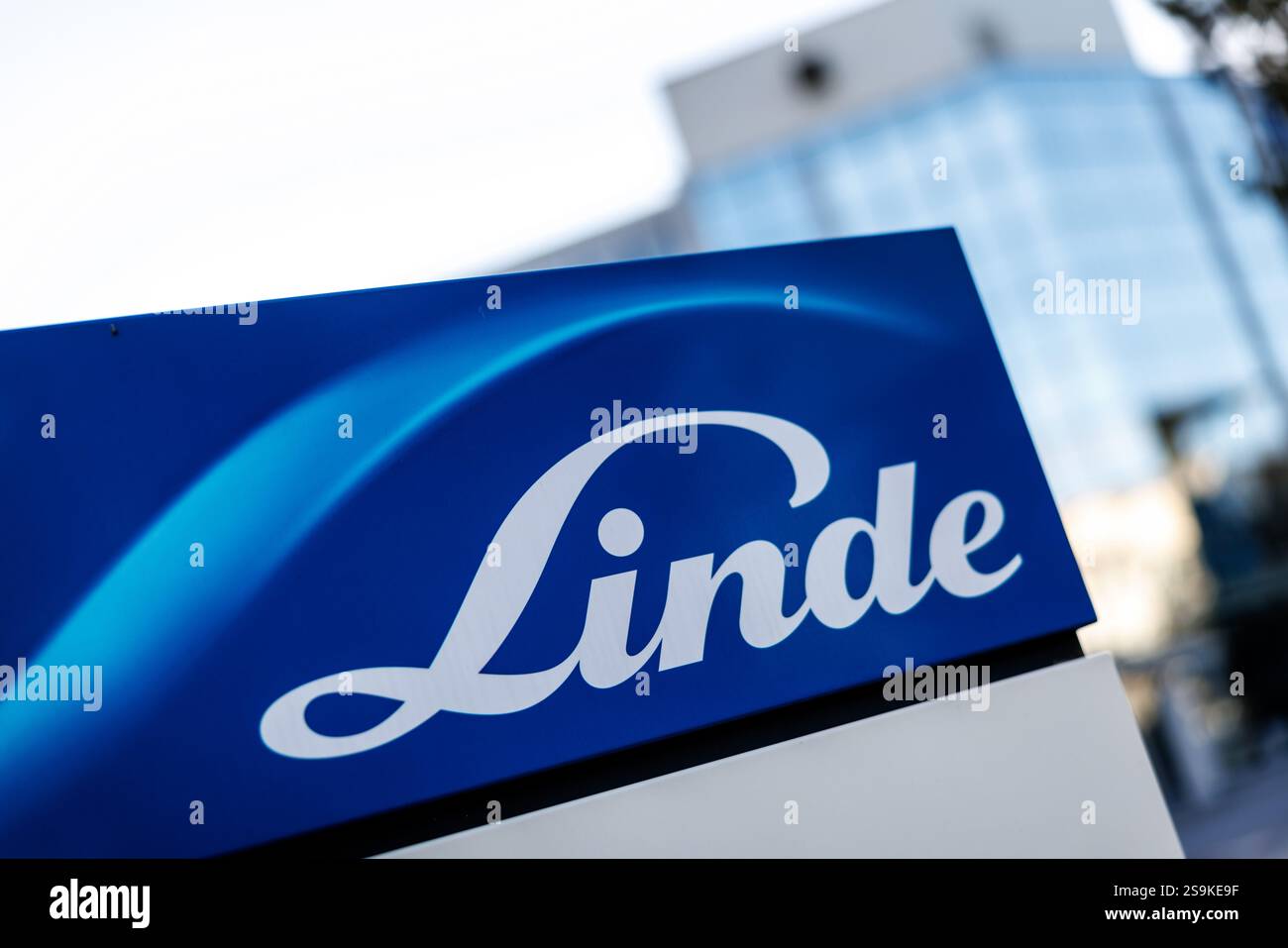 Linde plc logo hi-res stock photography and images - Alamy