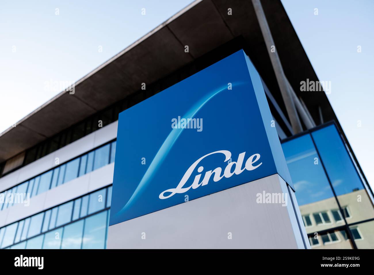 Linde plc logo hi-res stock photography and images - Alamy