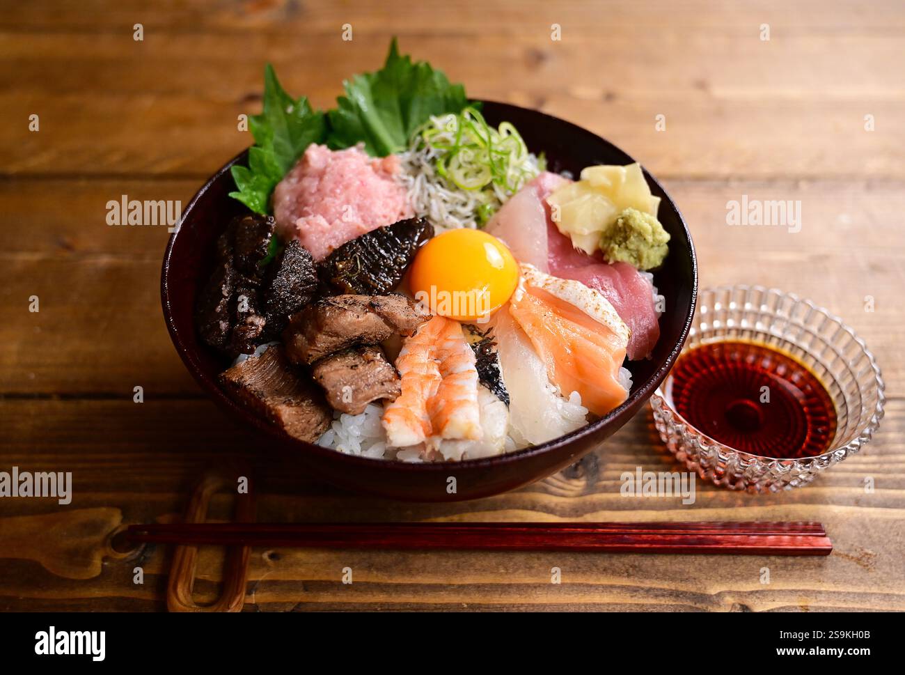 Seafood rice bowl, Kaisen don Stock Photo - Alamy