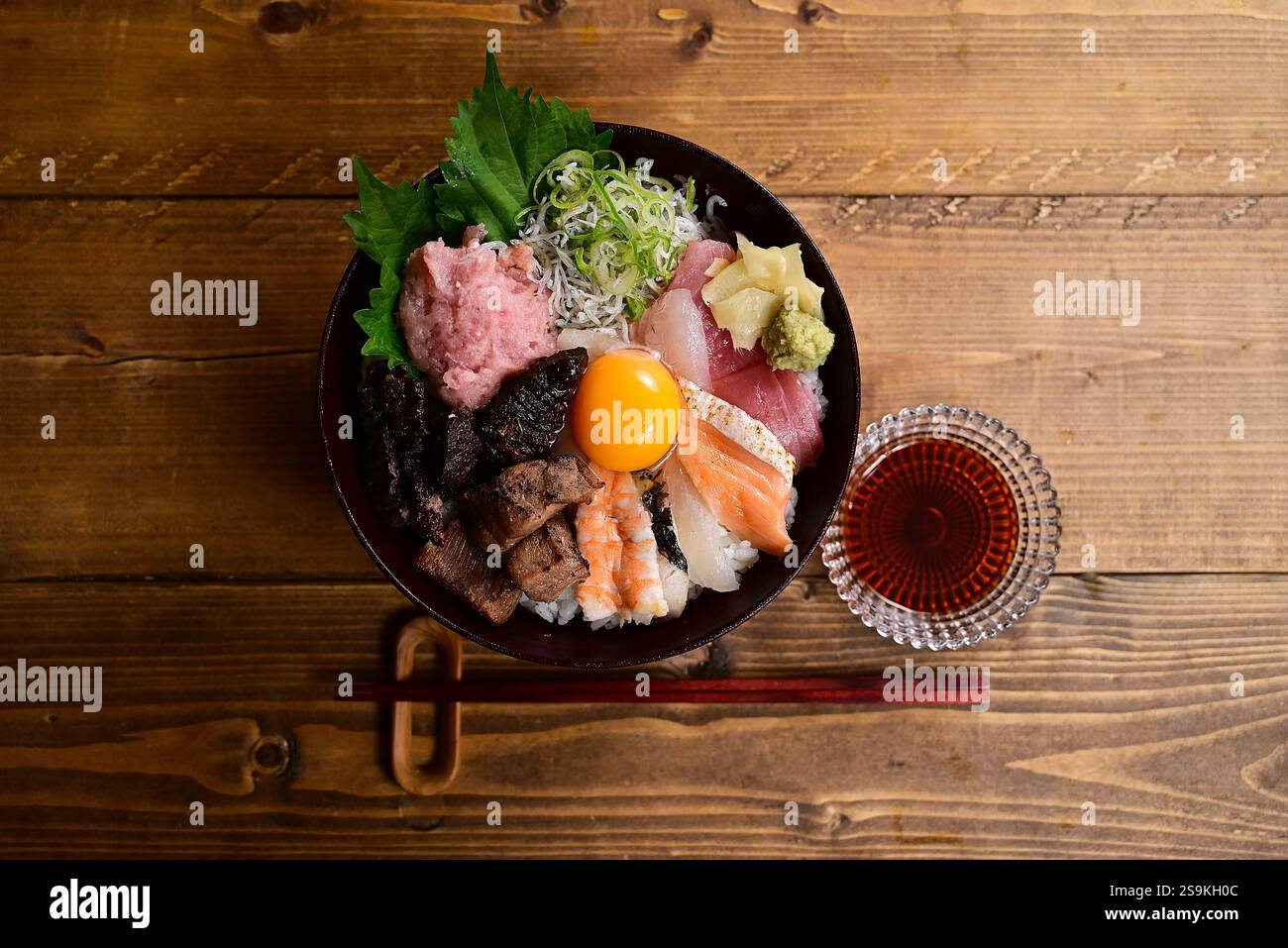 Seafood rice bowl, Kaisen don Stock Photo - Alamy