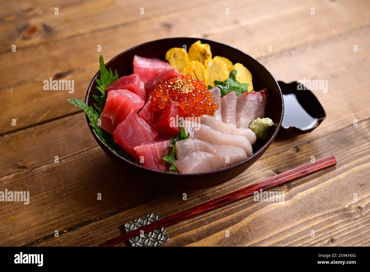 Seafood rice bowl, Kaisen don Stock Photo - Alamy
