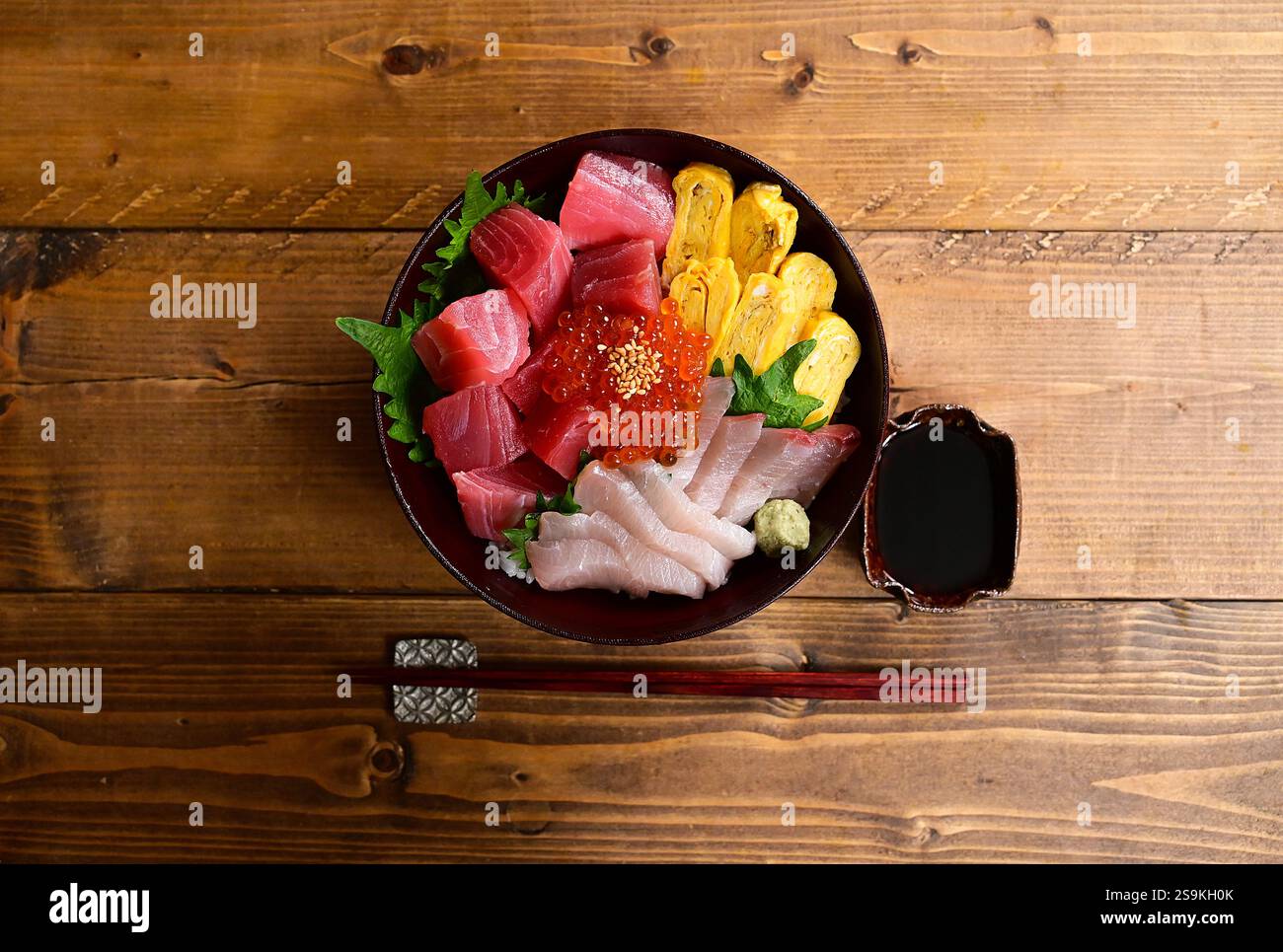 Seafood rice bowl, Kaisen don Stock Photo - Alamy