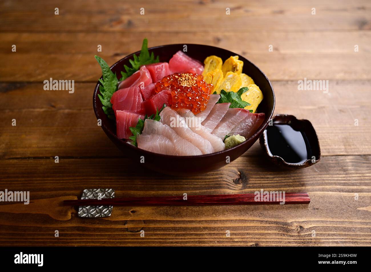 Seafood rice bowl, Kaisen don Stock Photo - Alamy