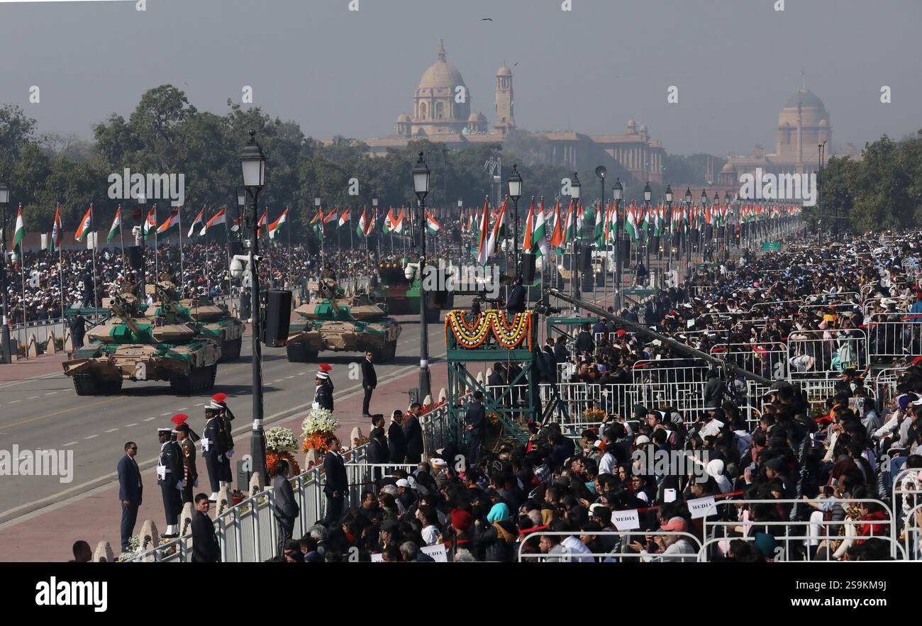 New Delhi, India. 26th Jan, 2025. Indian Army T-90 "Bhishma" tanks ...