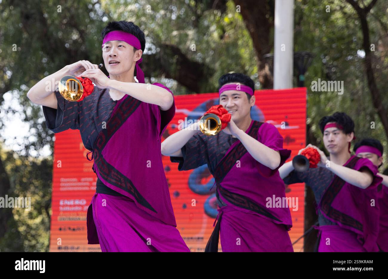 Mexico City, Mexico. 25th Jan, 2025. Performers play traditional ...