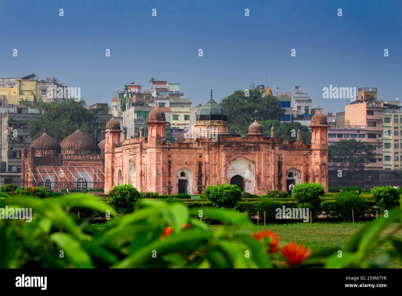 Tomb of Bibi Pari inside Lalbagh Fort in Dhaka Bangladesh Stock Photo ...