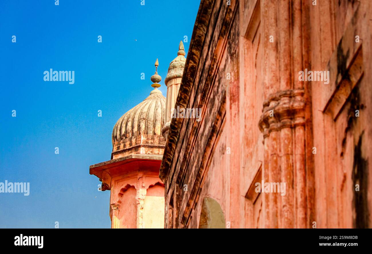 Tomb of Bibi Pari inside Lalbagh Fort in Dhaka Bangladesh Stock Photo ...