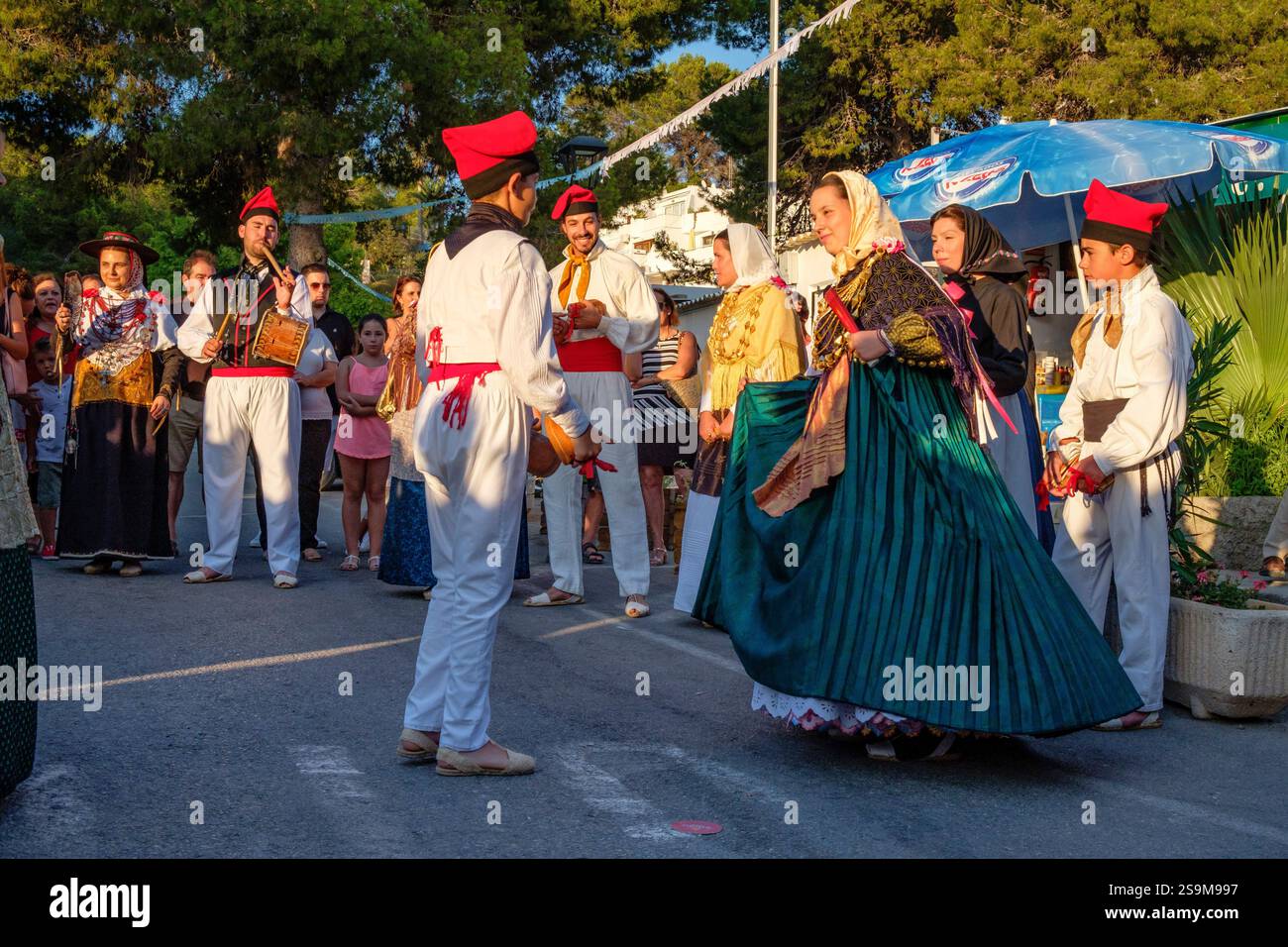 couples dancing, Traditional country dance "ball pagès", typical Ibizan ...