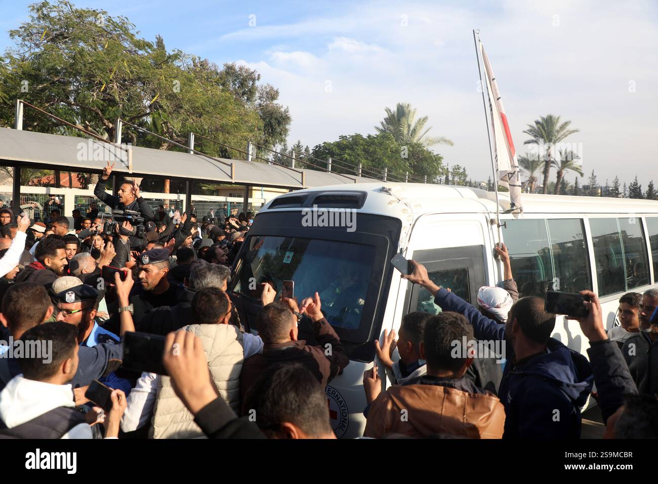 Gaza. 25th Jan, 2025. Released Palestinian prisoners are seen in a bus ...