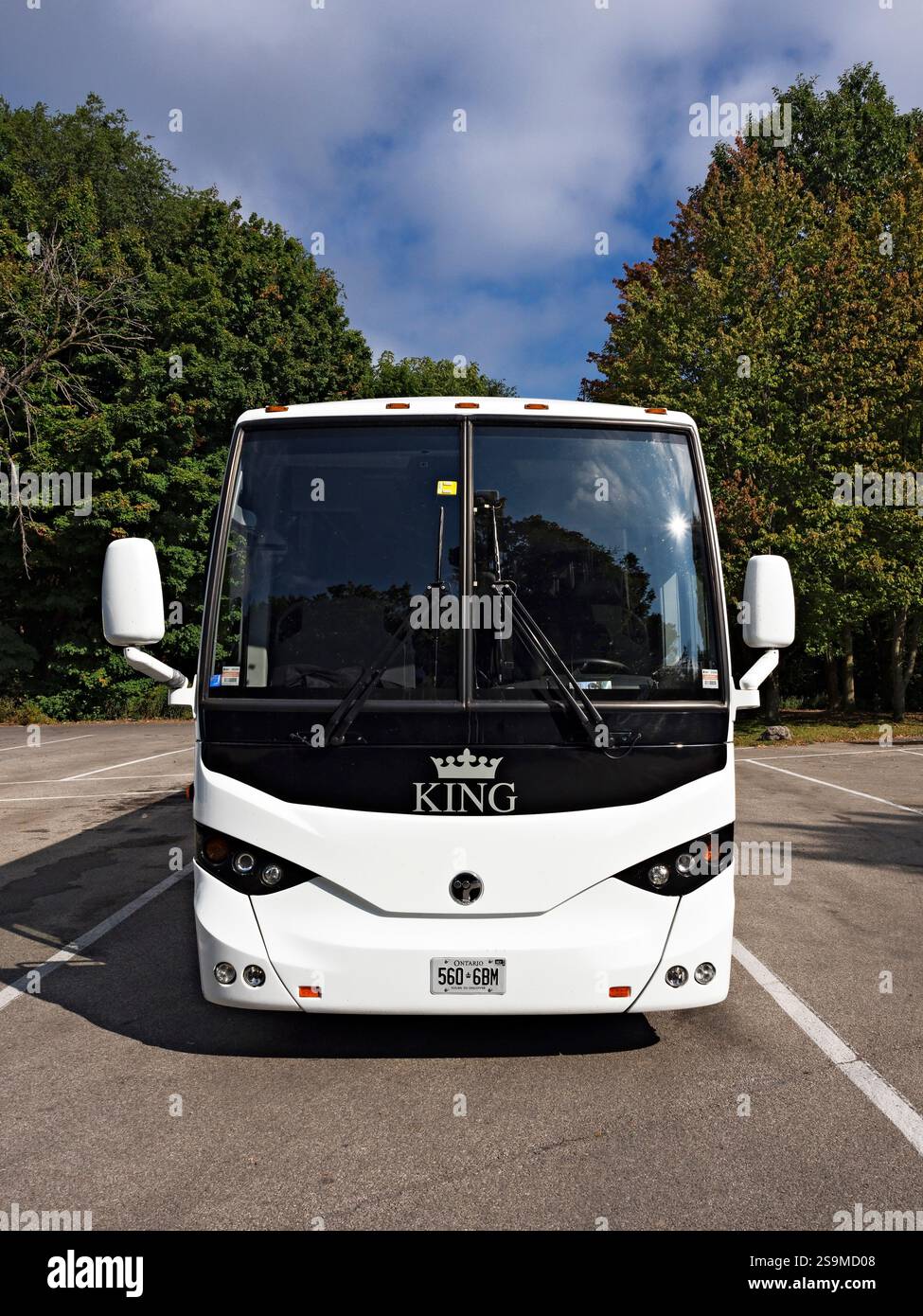 Niagara Canada / A Bell-Horizon Tour Bus transports tourists to Niagara ...