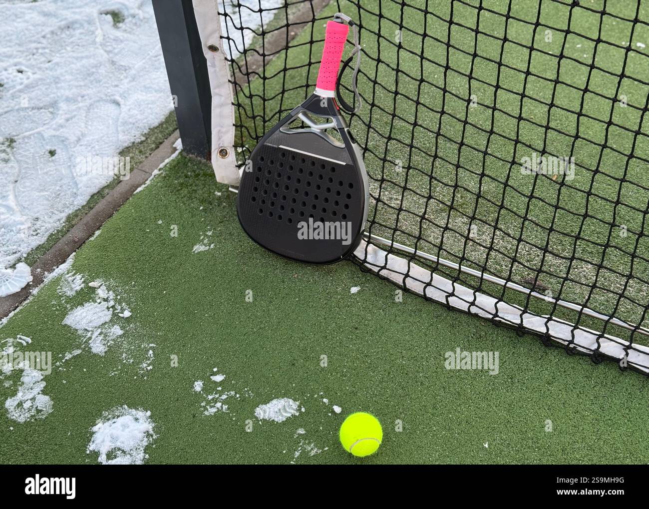 winter padel tennis court full of snow Stock Photo - Alamy