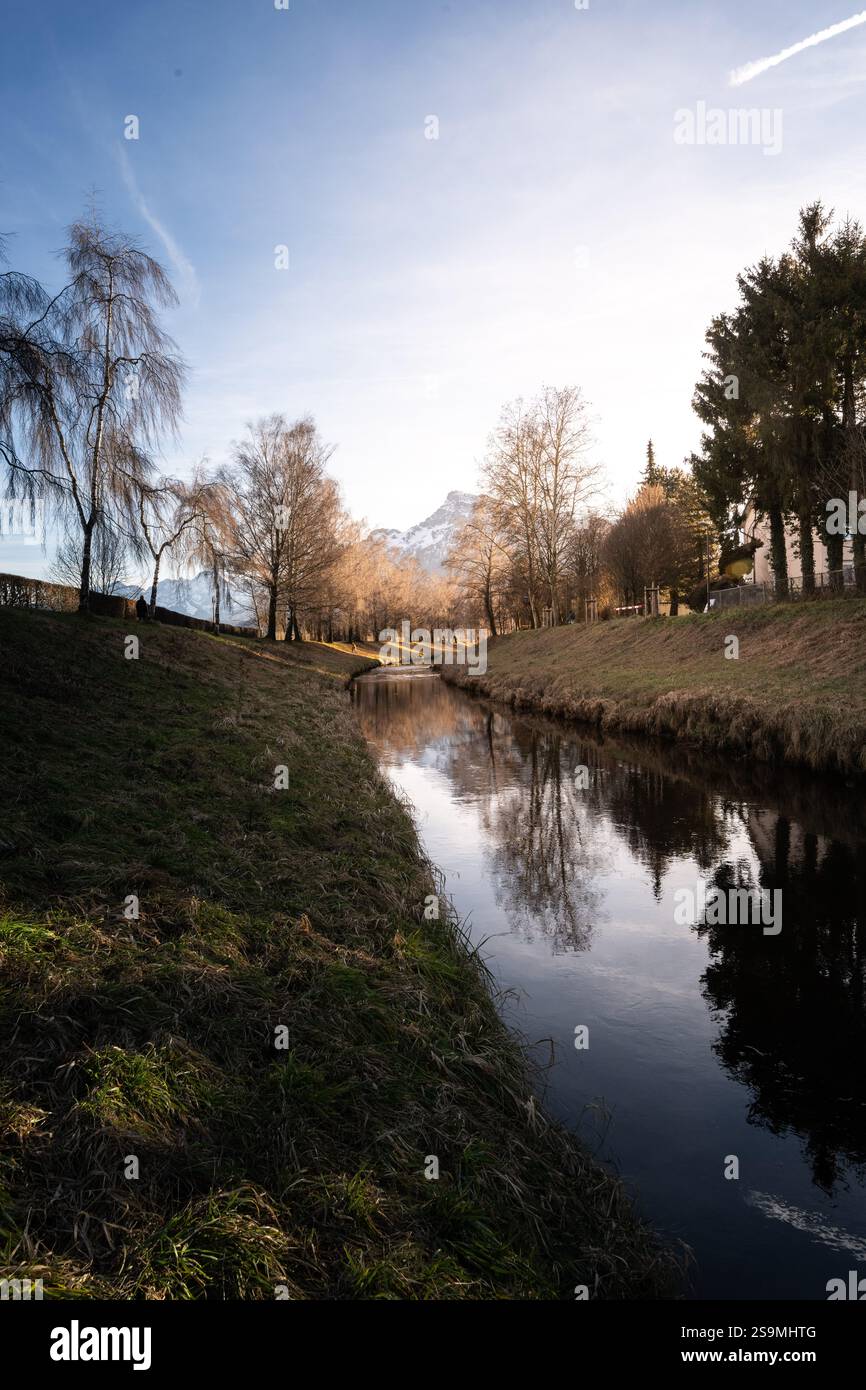 Die Glan mit Untersberg am Horizont zu Sonnenuntergang am 25.01.2025 ...