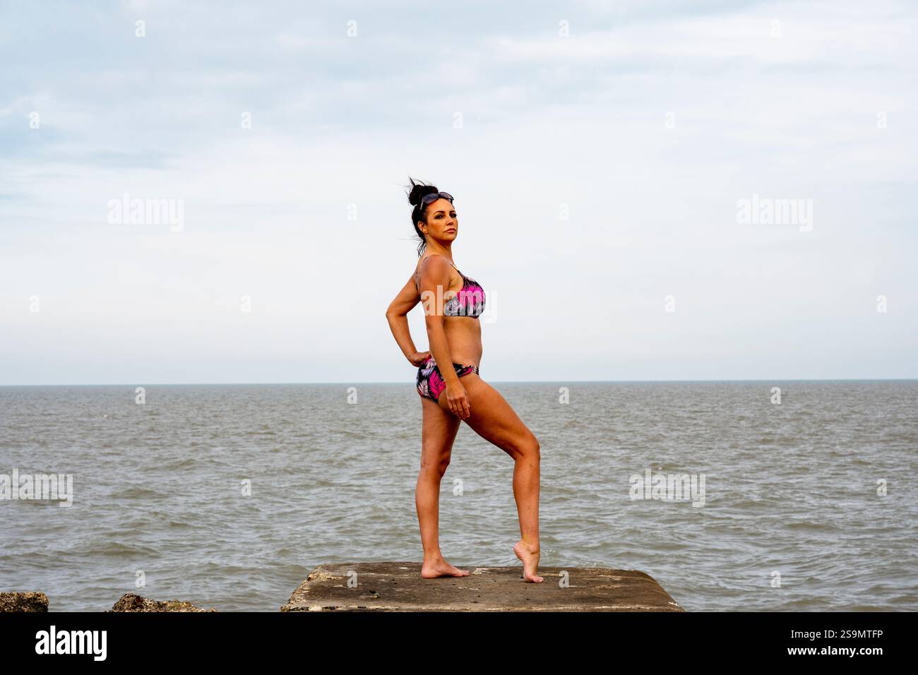 Women wearing bikini hi-res stock photography and images - Alamy