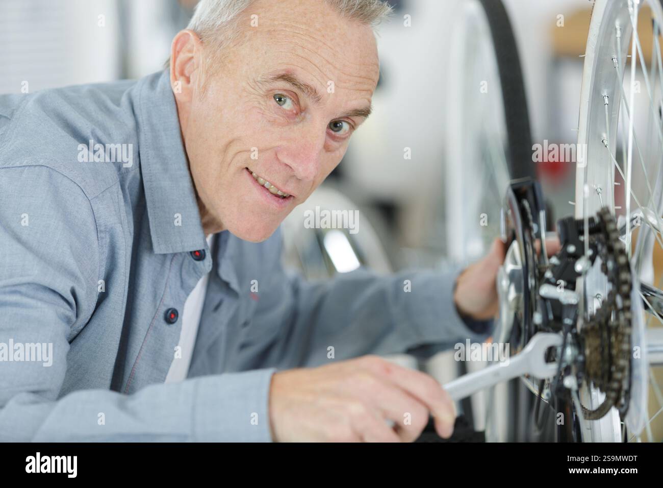 Tightening up bolt on wheel hi-res stock photography and images - Alamy