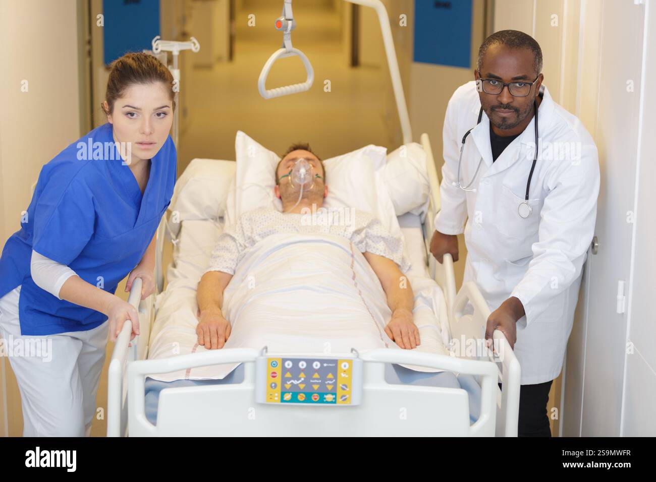 Move patient transfer hi-res stock photography and images - Alamy