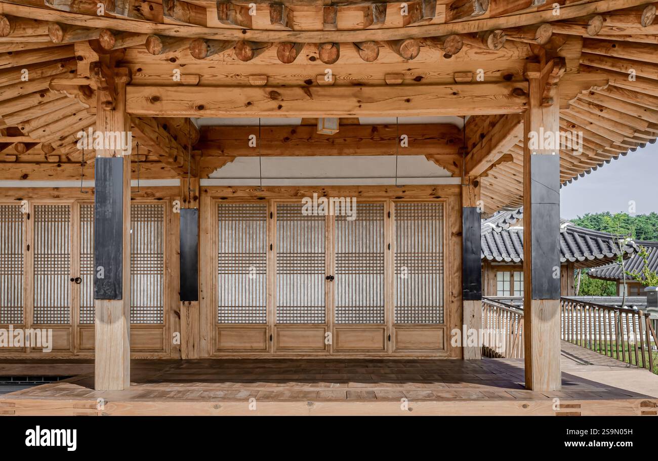 Traditional wood Korean architecture temple palace hanok at Gyeongbokgung Palace in South Korea ...
