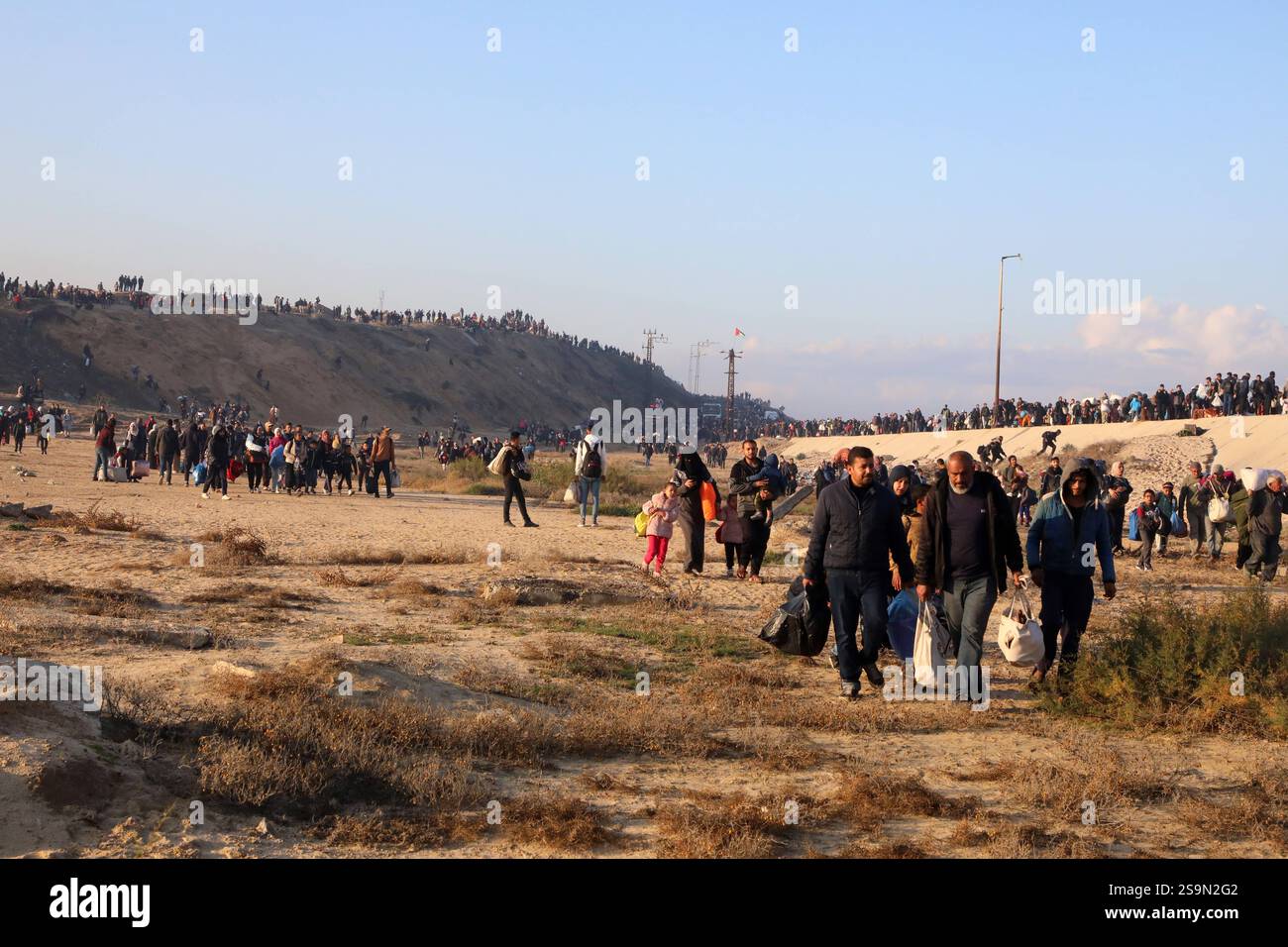 Palestinians, displaced by Israel forces, return their houses through ...