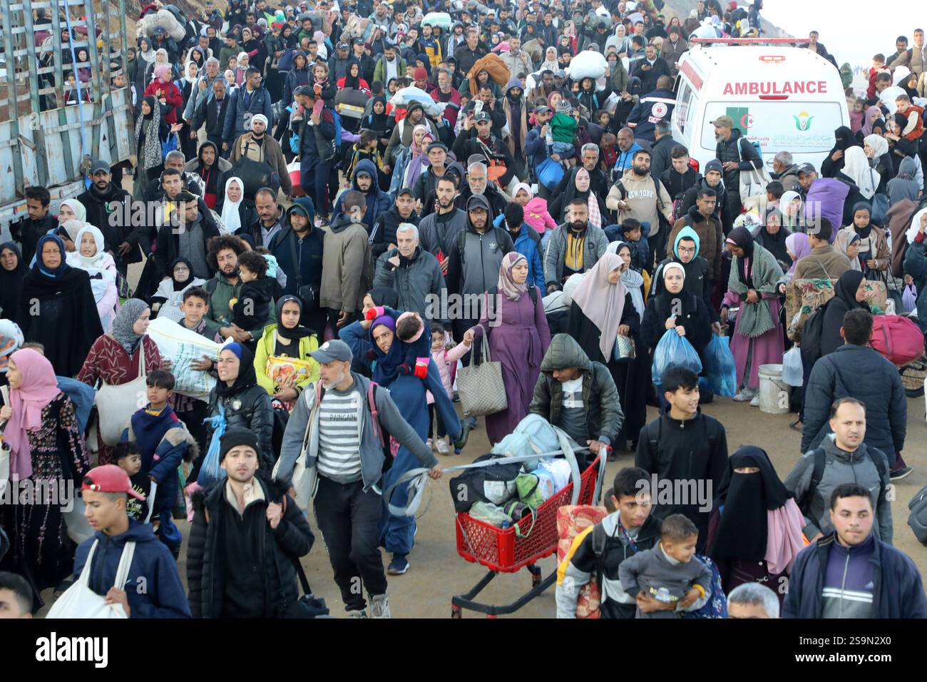 Palestinians, displaced by Israel forces, return their houses through ...