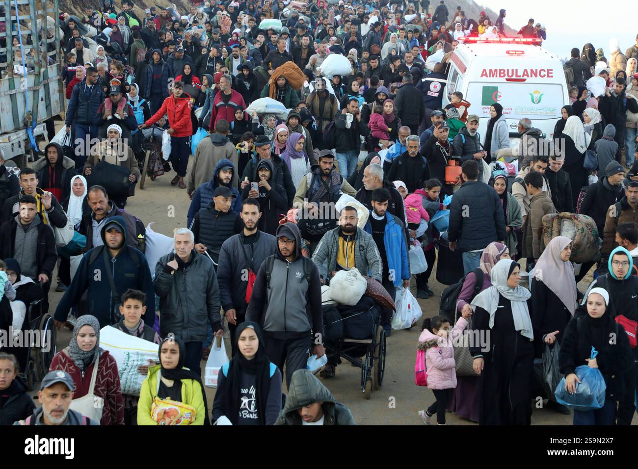 Palestinians, displaced by Israel forces, return their houses through ...
