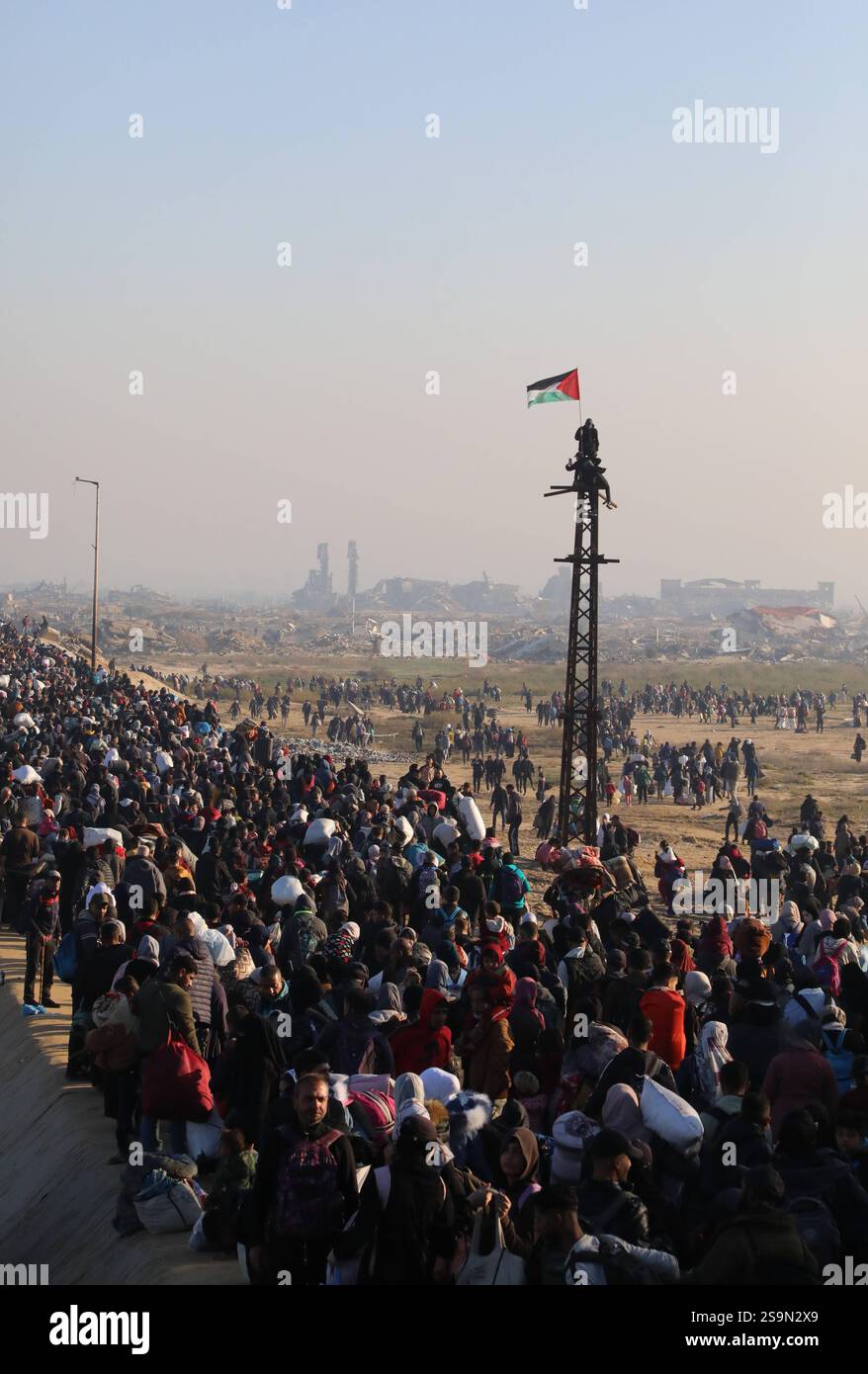 Palestinians, displaced by Israel forces, return their houses through ...