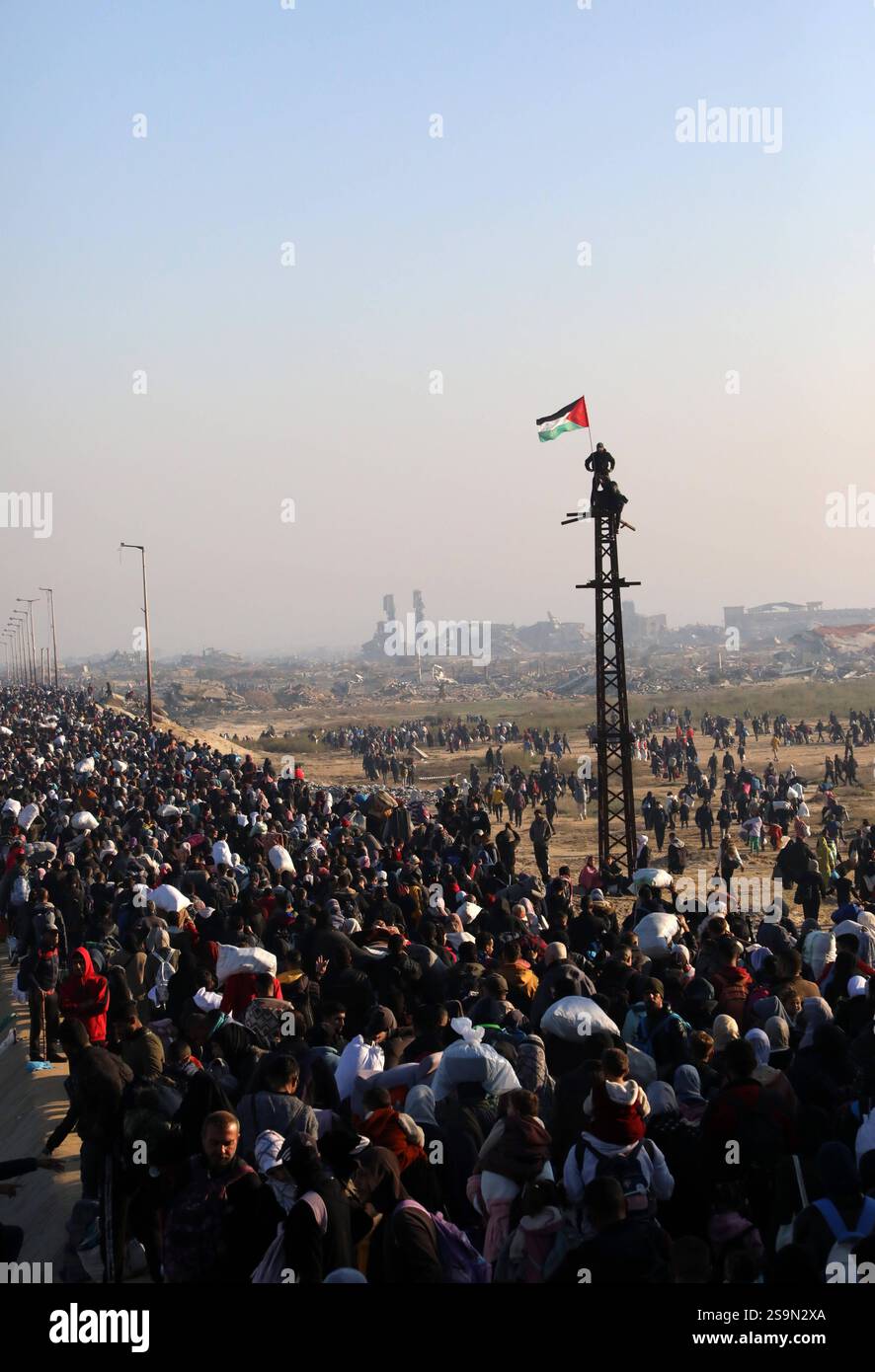 Palestinians, displaced by Israel forces, return their houses through ...