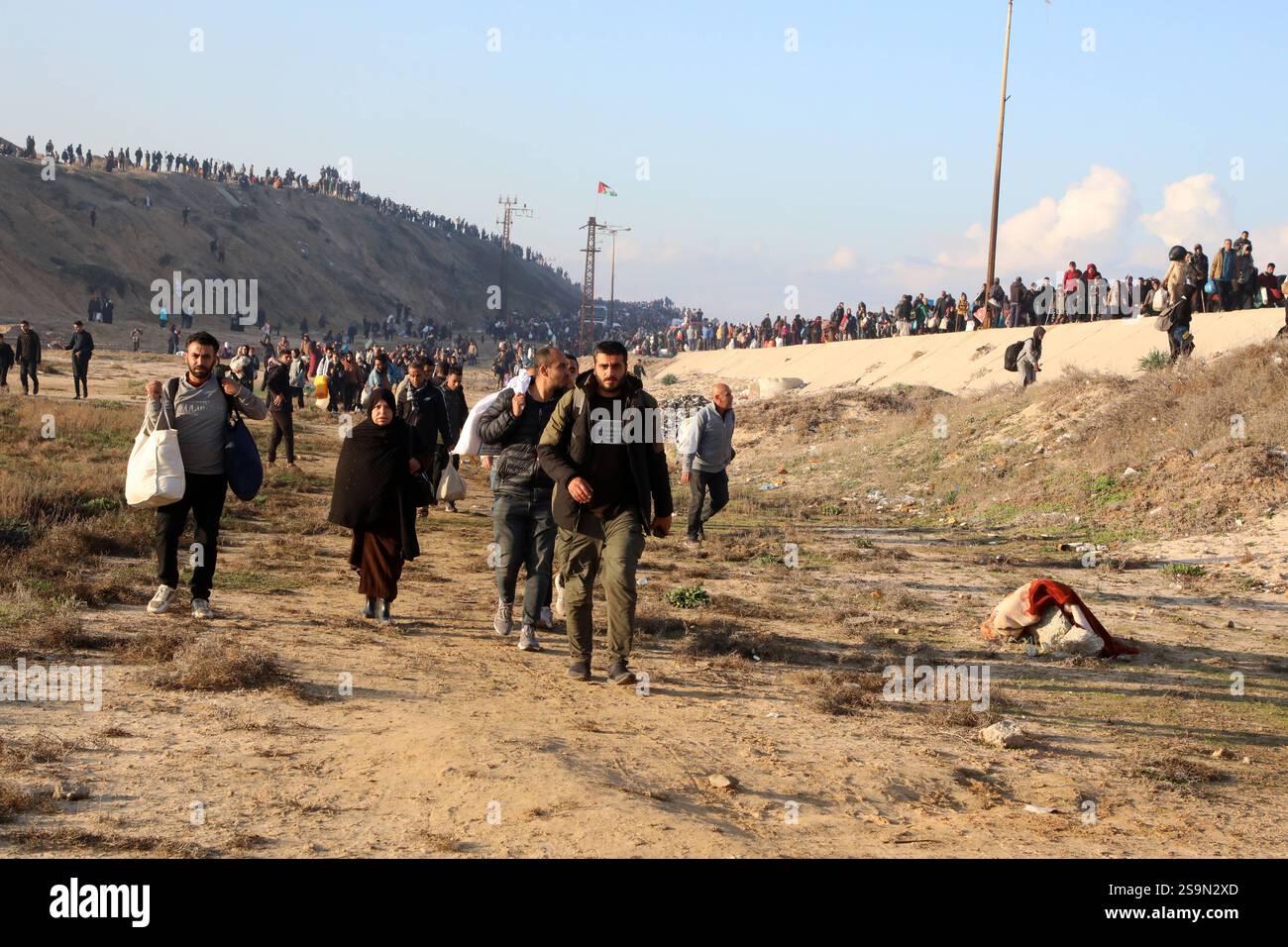 Palestinians, displaced by Israel forces, return their houses through ...