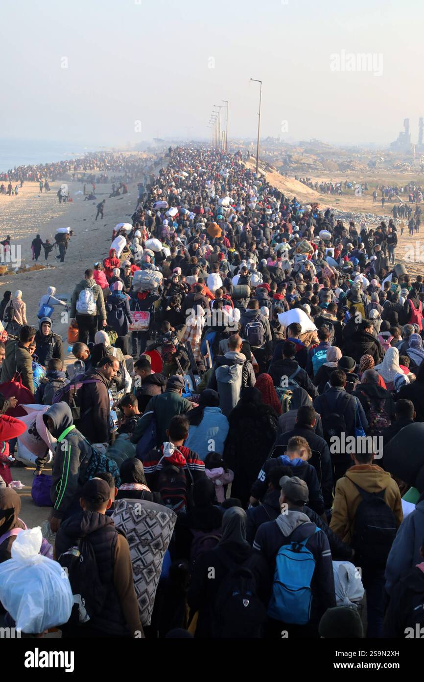 Palestinians, displaced by Israel forces, return their houses through ...