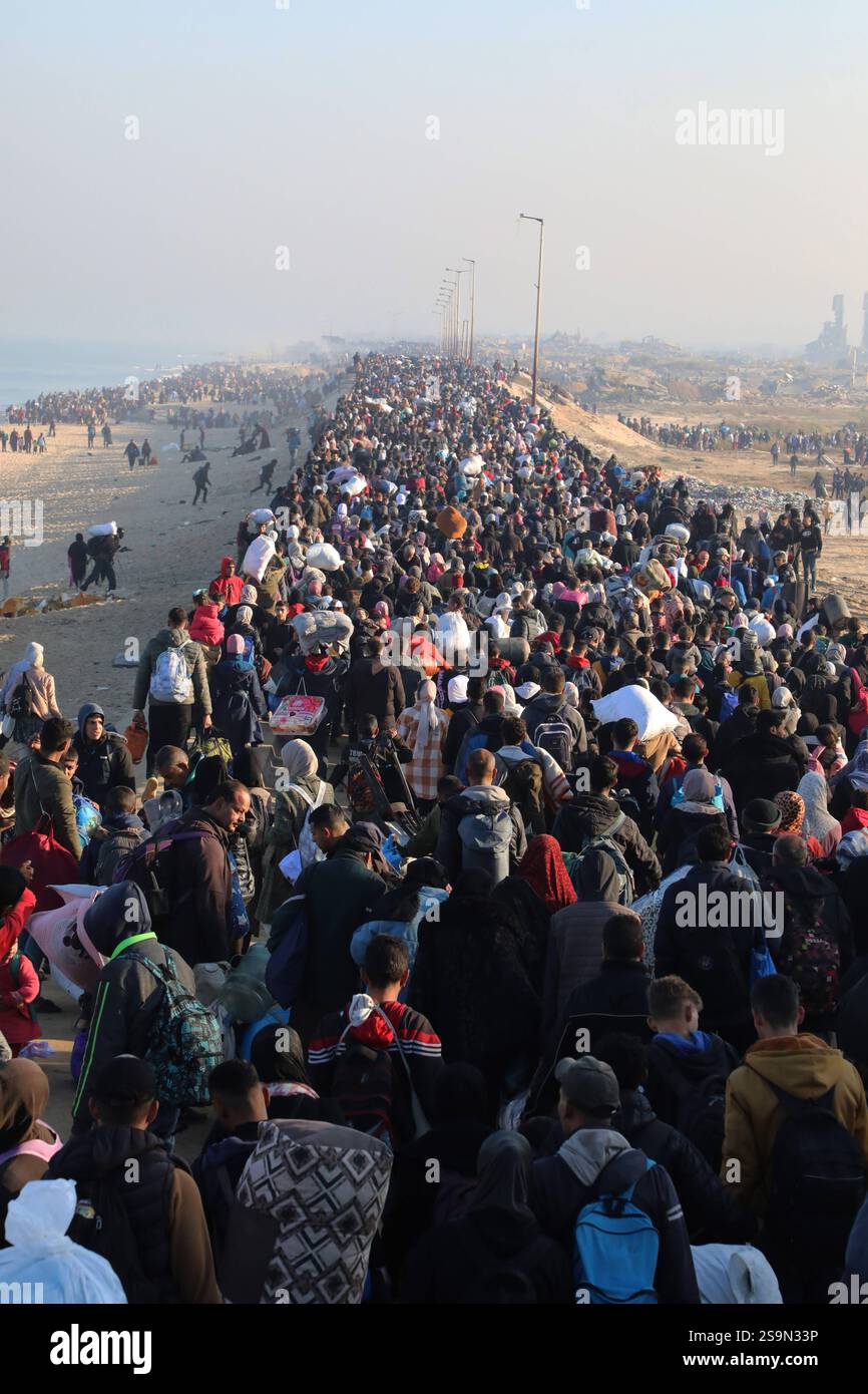 Palestinians, displaced by Israel forces, return their houses through ...